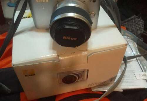 Компактный фотоаппарат Nikon 1 J2