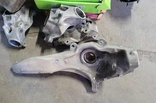 Кулак поворотный передний Range Land Rover 2013-20