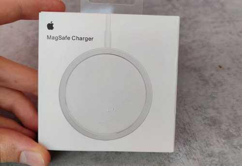 Беспроводное зарядное устройство Apple MagSafe