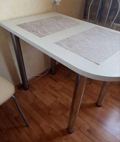 Кухонный стол с табуретами