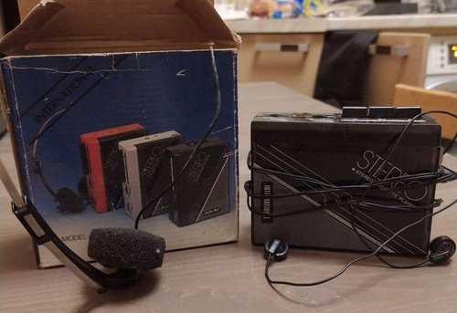 Раритетный кассетный плеер 80-х годов