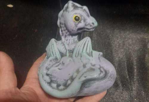 Фарфоровая статуэтка дракон