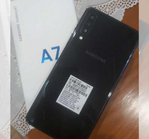 Samsung Galaxy A7 (2018), 4/64 ГБ