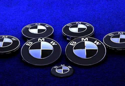 Комплект эмблем BMW капот багажник диски руль ч/б