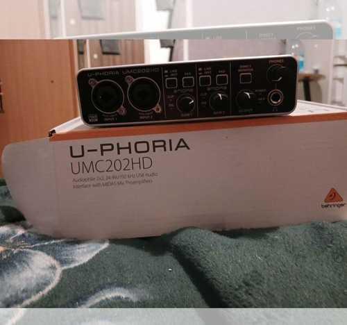 Звуковая карта Behringer UMC202 HD