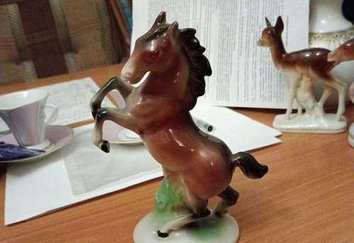 Конь, статуэтка Фарфор Германия Бронь