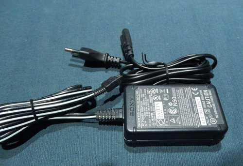 Зарядное устройство Sony AC-L200