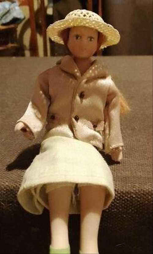 Куколка "Девушка в соломенной шляпке" (миниатюра)
