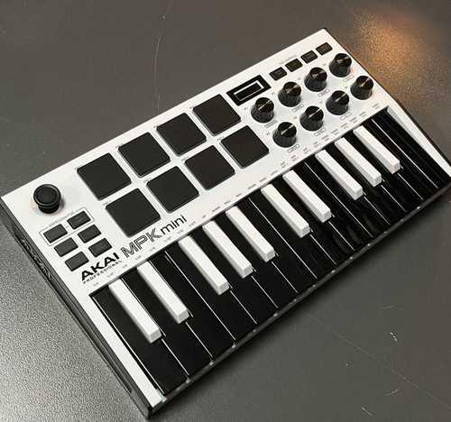 Midi клавиатура akai mpk mini новая
