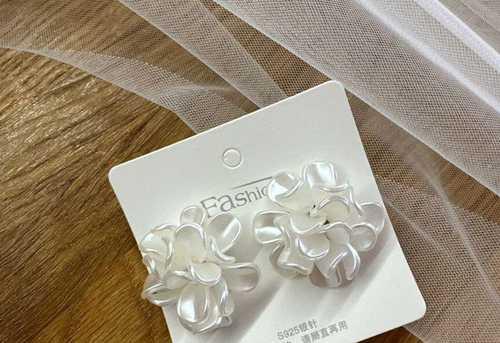 Свадебные сережки белые цветы новые