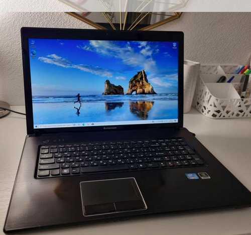 17.3 Lenovo Core i3/8gb/256gb/GeForce630M