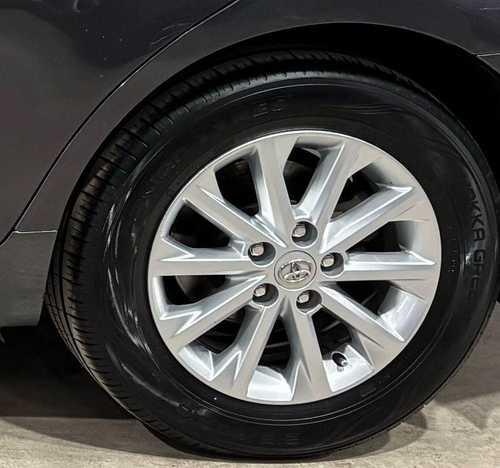 Летние колеса 215/60/R16 (диски - Toyota, резина