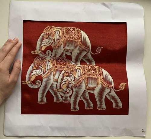 Картина на шелке Слоны Тайланд