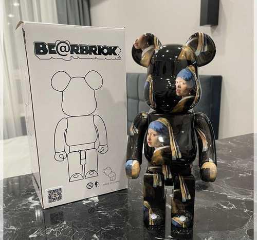 Фигурка bearbrick девушка с сережкой вермеер