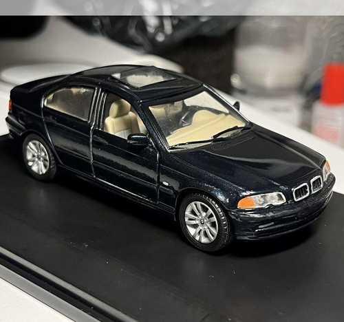 Модель автомобиля BMW 1:43