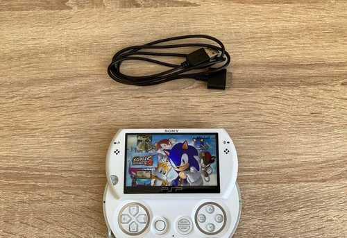 PSP GO N1008 белая + 100 игр (Pearl White)