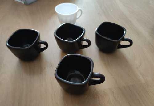 Чашки кофейные и кухонная утварь