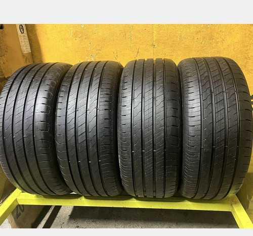 Goodyear EfficientGrip Performance 2 215/50 R17