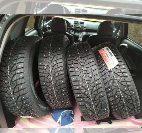 Bridgestone Blizzak Spike-02 SUV 225/65 R17 106T