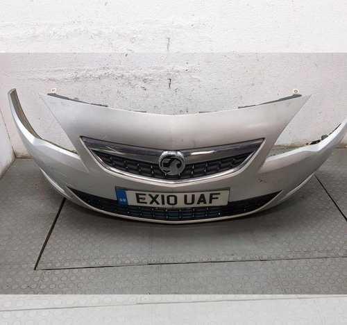 Решетка радиатора Opel Astra J, 2010