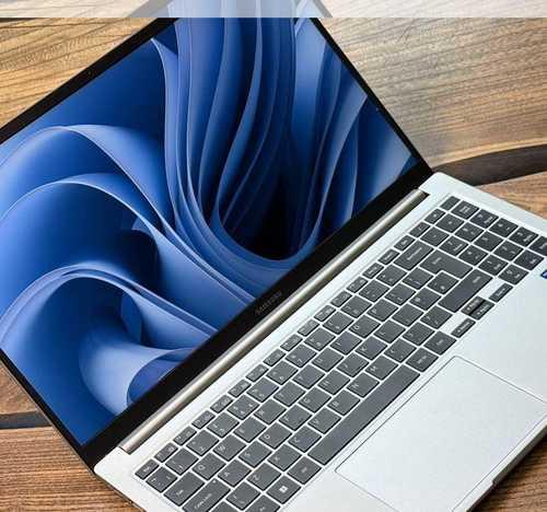 Samsung Galaxy Book2 Pro i7-1260P 8/1024