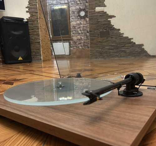 Проигрыватель винила Pro-ject T1