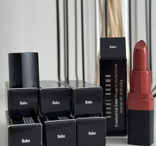 Мини помада нюд Bobbi Brown Babe