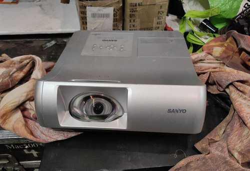 Короткофокусный проектор Sanyo PLC-WL2500