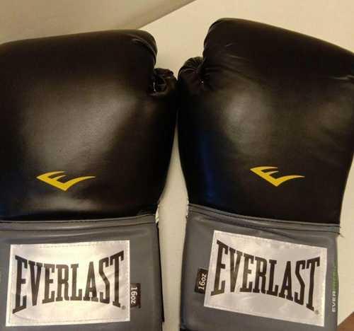 Боксерские перчатки 16 oz everlast