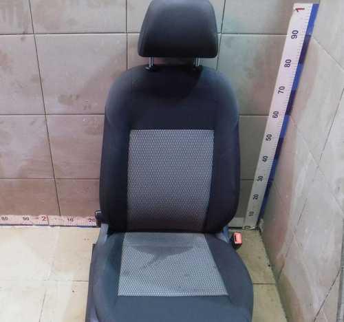 Сиденье переднее правое VW Polo V