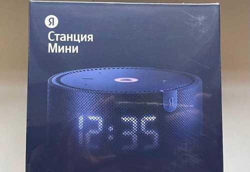 Умная колонка Яндекс Станция Мини с часами