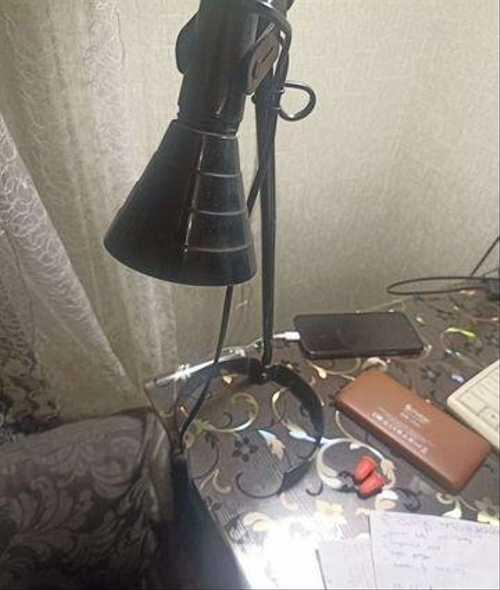 Лампа настольная чёрная провод