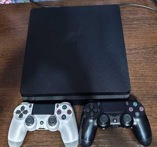 PS4 Slim 1Tb. Cuh-2208B. 2 геймпада