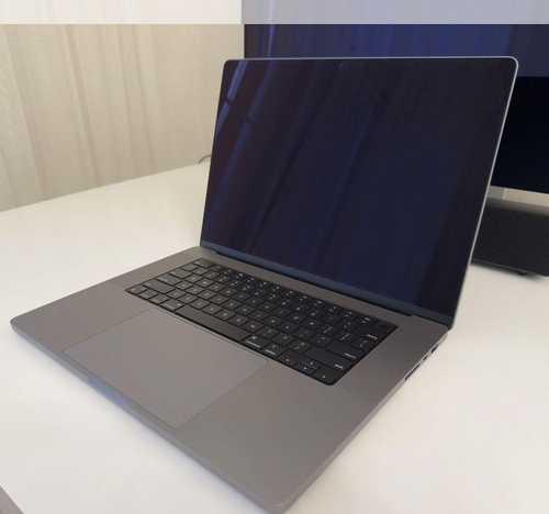 MacBook Pro 16 m2 pro 1tb