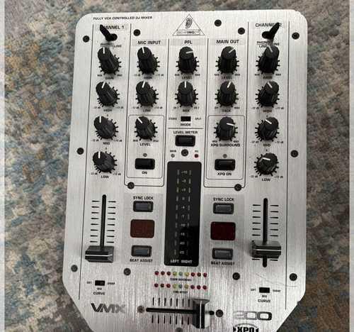 Микшерный пульт behringer