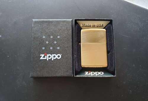 Зажигалка бензиновая Zippo в магазинах дороже 4тр
