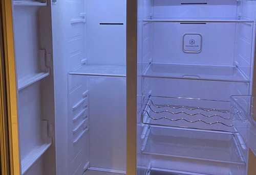 Холодильник Side by side Hisense