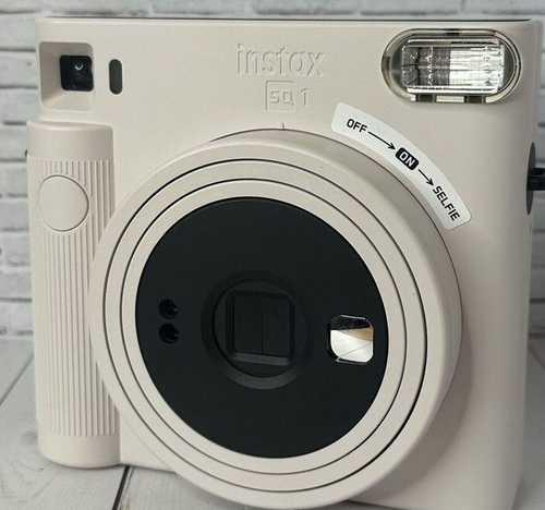 Фотоаппарат instax Square 1 с дефектом