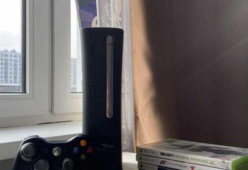 Xbox 360 S с двумя геймпадами и играми