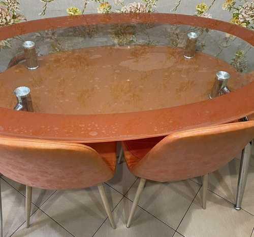 Кухонный стол и стулья