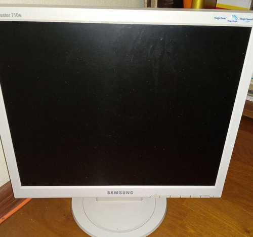 Монитор Samsung SyncMaster 710n