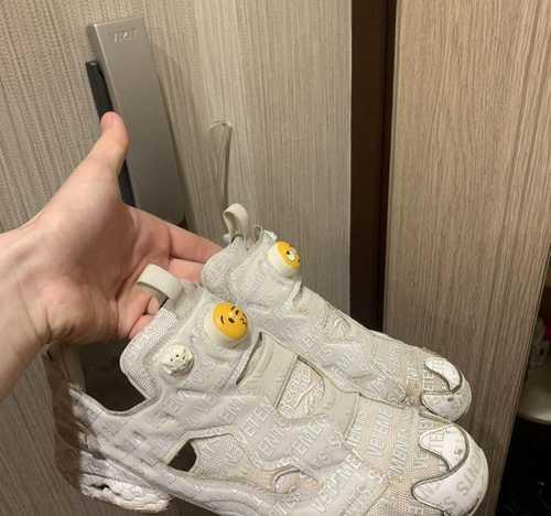 Кроссовки vetements reebok instapump emoji