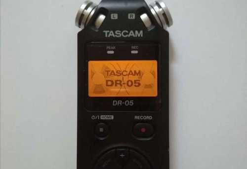 Рекордер tascam dr-05