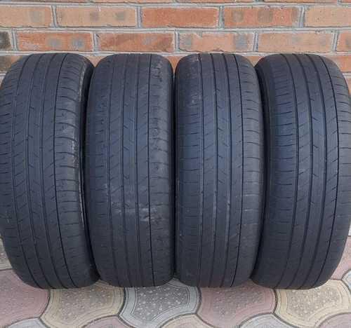 Kumho Ecsta HS52 225/60 R17