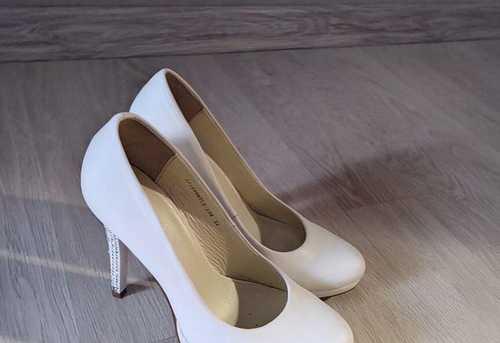 Туфли женские белые 37 размер