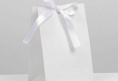 Подарочный пакет с лентой Белый
