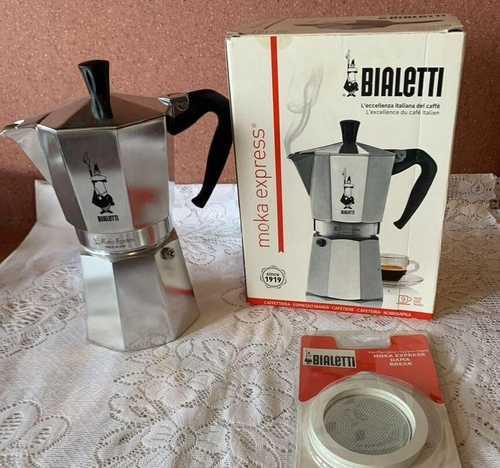 Гейзерная кофеварка bialetti