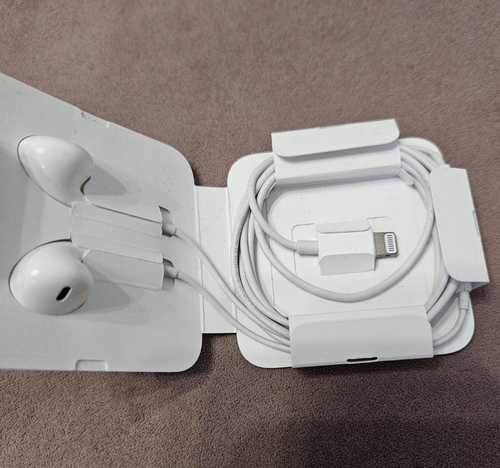 Наушники apple earpods с разъемом lightning