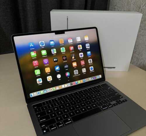 Apple Macbook Air M2 (13.6)