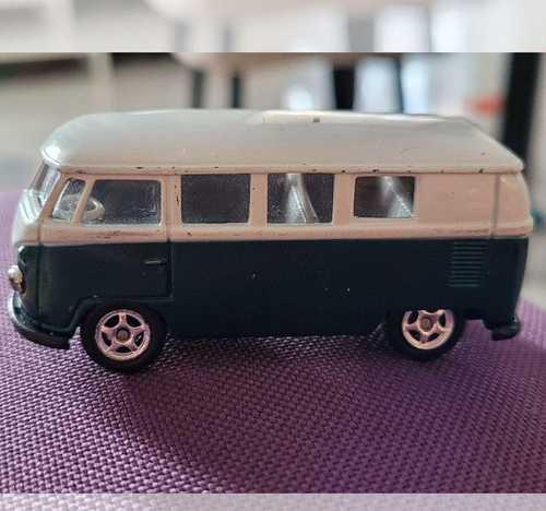 Коллекционная машинка volkswagan microbus(1962)